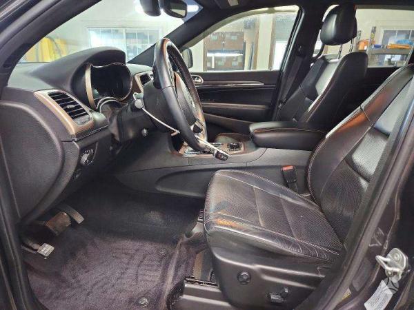 Grey Jeep Grand Cherokee 2017 in Siauliai, with an engine capacity of 3.60 L and mileage of 238 thousand km for 10500 €, photo 7 on AUTOMOTO.COM.LV