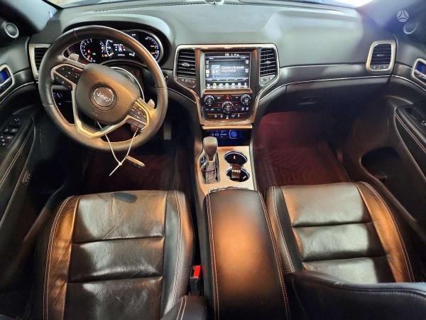 Grey Jeep Grand Cherokee 2017 in Siauliai, with an engine capacity of 3.60 L and mileage of 238 thousand km for 10500 €, photo 8 on AUTOMOTO.COM.LV