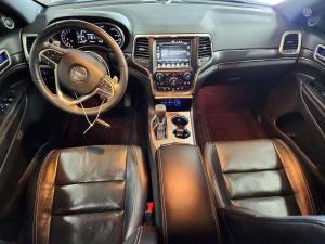 Grey Jeep Grand Cherokee 2017 in Siauliai, with an engine capacity of 3.60 L and mileage of 238 thousand km for 10500 €, photo 9 on AUTOMOTO.COM.LV