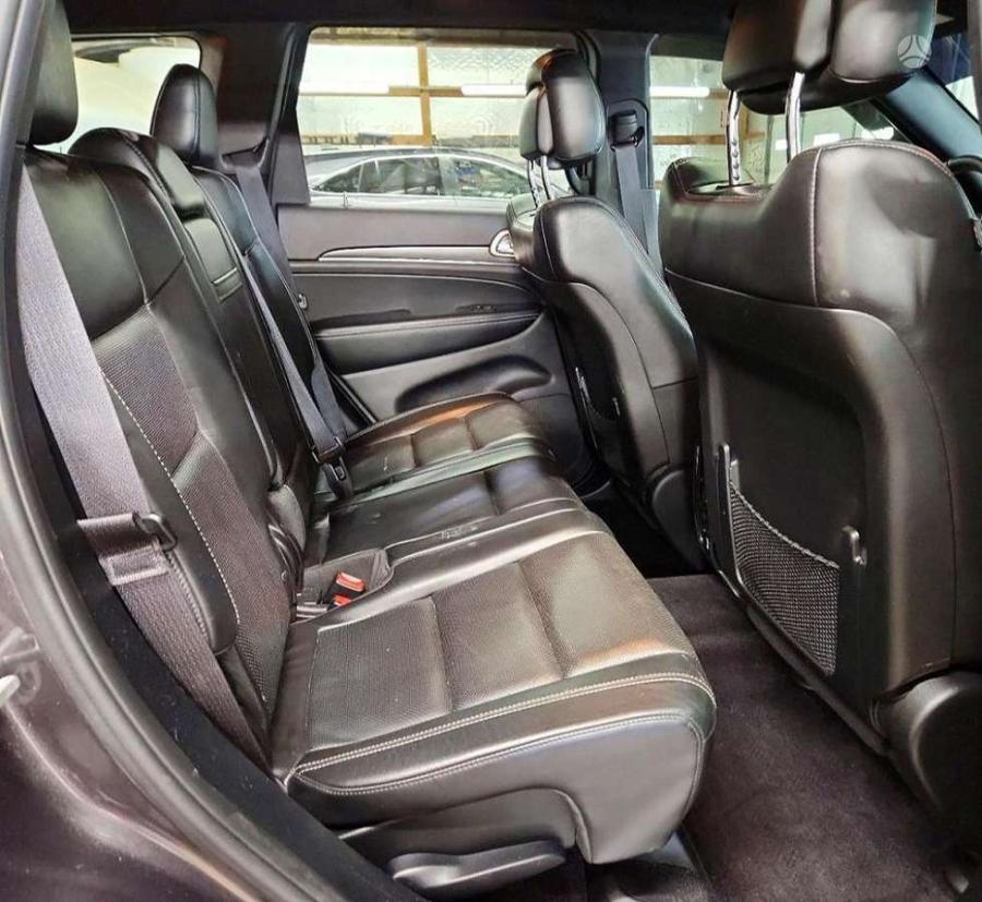 Grey Jeep Grand Cherokee 2017 in Siauliai, with an engine capacity of 3.60 L and mileage of 238 thousand km for 10500 €, photo 12 on AUTOMOTO.COM.LV