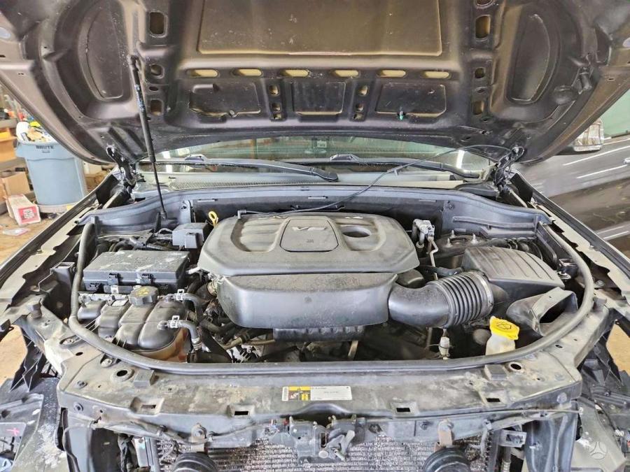 Grey Jeep Grand Cherokee 2017 in Siauliai, with an engine capacity of 3.60 L and mileage of 238 thousand km for 10500 €, photo 13 on AUTOMOTO.COM.LV