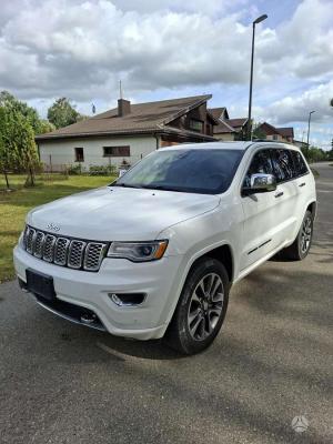 Grey Jeep Grand Cherokee 2017 in Ukmerge, with an engine capacity of 3.60 L and mileage of 213 thousand km for 11300 €, photo  on AUTOMOTO.COM.LV