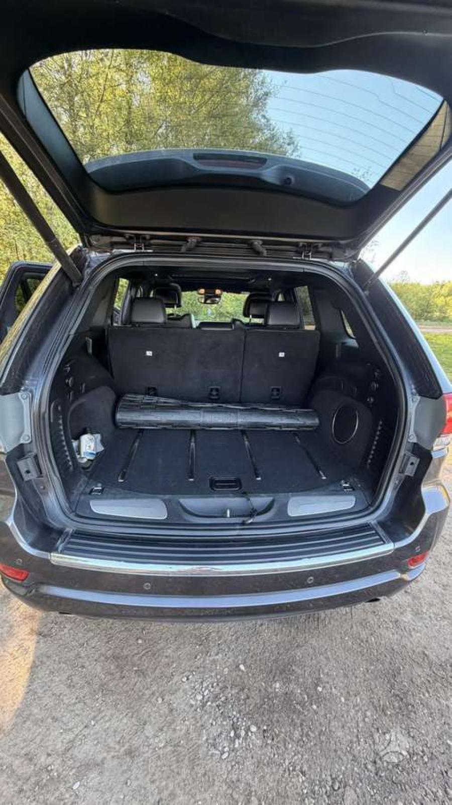 Pelēks Jeep Grand Cherokee 2017 Klaipėda, ar dzinēja tilpumu 2.99 L un nobraukumu 167 tūkst. km par 18000 €, foto 10 vietnē AUTOMOTO.COM.LV