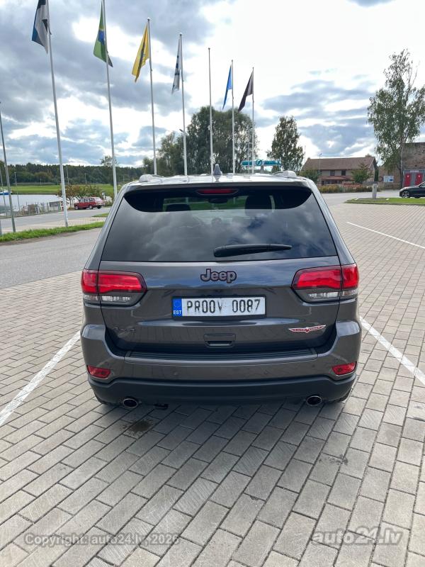 Grey Jeep Grand Cherokee 2017 in Tartu, with an engine capacity of 3.00 L and mileage of 199 thousand km for 17990 €, photo 4 on AUTOMOTO.COM.LV