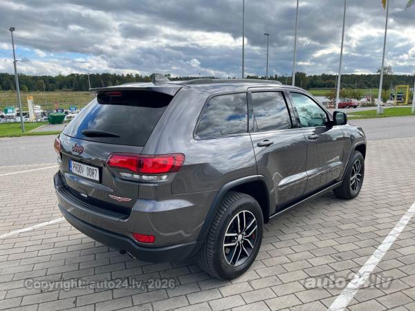 Grey Jeep Grand Cherokee 2017 in Tartu, with an engine capacity of 3.00 L and mileage of 199 thousand km for 17990 €, photo 5 on AUTOMOTO.COM.LV