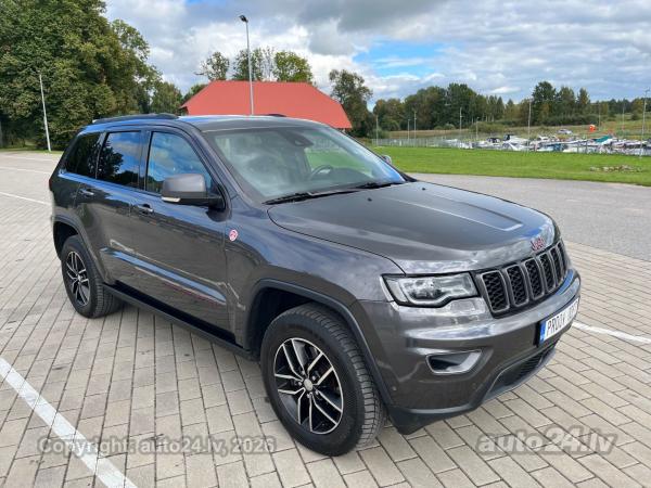 Grey Jeep Grand Cherokee 2017 in Tartu, with an engine capacity of 3.00 L and mileage of 199 thousand km for 17990 €, photo 7 on AUTOMOTO.COM.LV