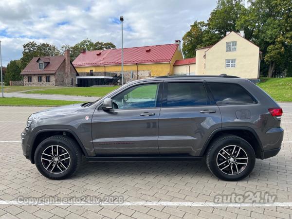 Grey Jeep Grand Cherokee 2017 in Tartu, with an engine capacity of 3.00 L and mileage of 199 thousand km for 17990 €, photo 10 on AUTOMOTO.COM.LV