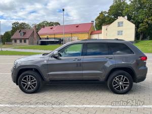 Grey Jeep Grand Cherokee 2017 in Tartu, with an engine capacity of 3.00 L and mileage of 199 thousand km for 17990 €, photo 10 on AUTOMOTO.COM.LV