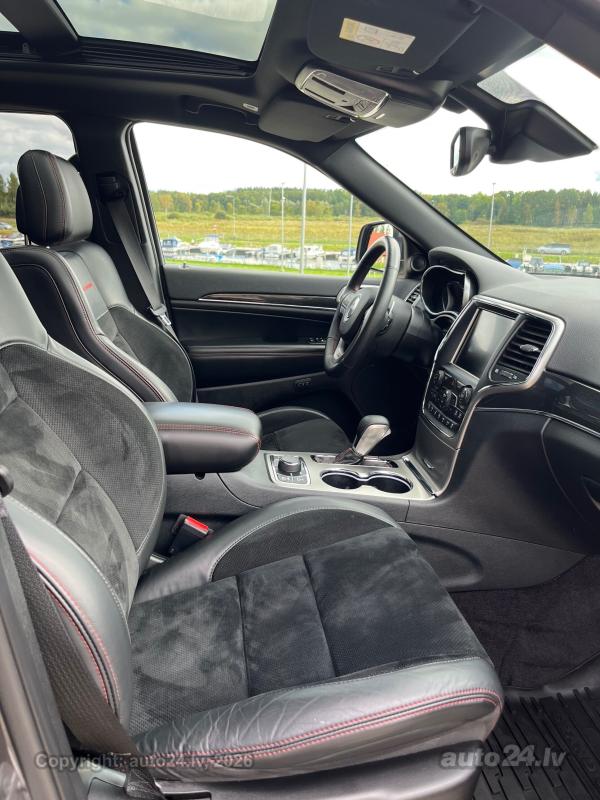 Grey Jeep Grand Cherokee 2017 in Tartu, with an engine capacity of 3.00 L and mileage of 199 thousand km for 17990 €, photo 11 on AUTOMOTO.COM.LV
