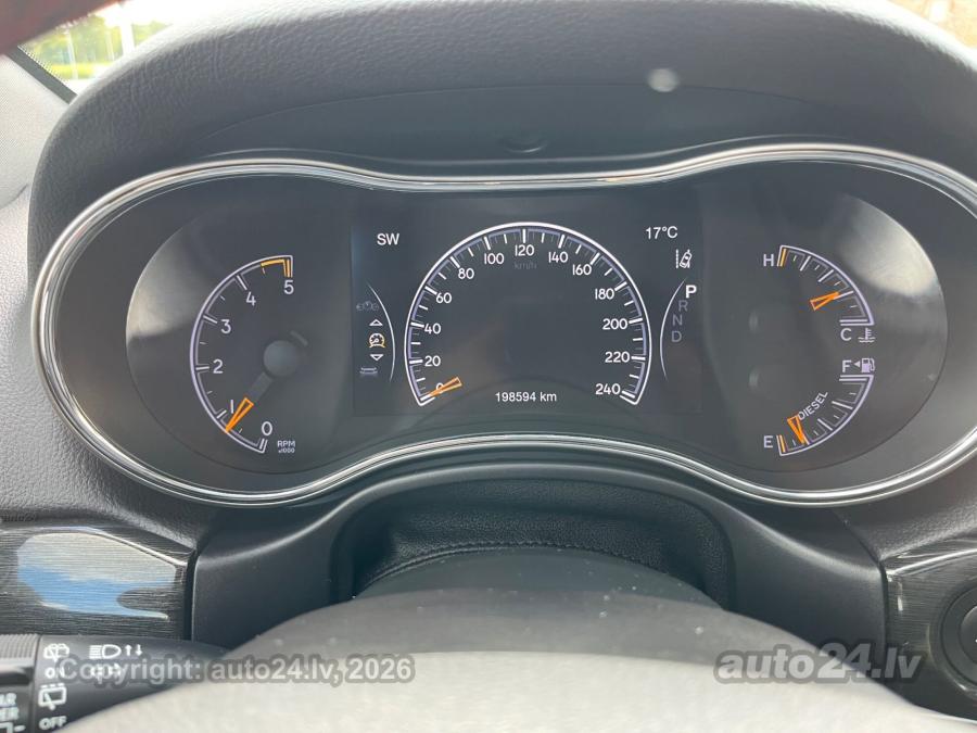 Grey Jeep Grand Cherokee 2017 in Tartu, with an engine capacity of 3.00 L and mileage of 199 thousand km for 17990 €, photo 19 on AUTOMOTO.COM.LV