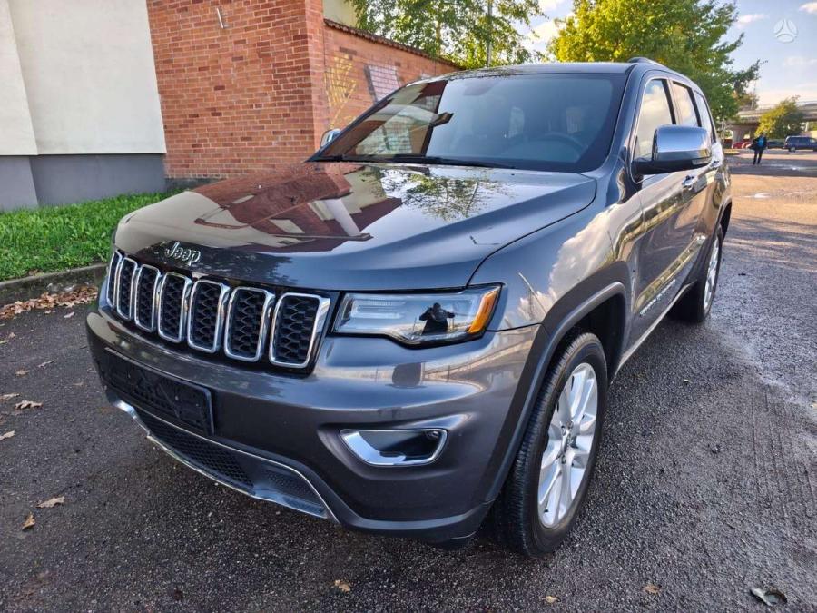 Grey Jeep Grand Cherokee 2017 in Siauliai, with an engine capacity of 3.60 L and mileage of 170 thousand km for 15400 €, photo 1 on AUTOMOTO.COM.LV