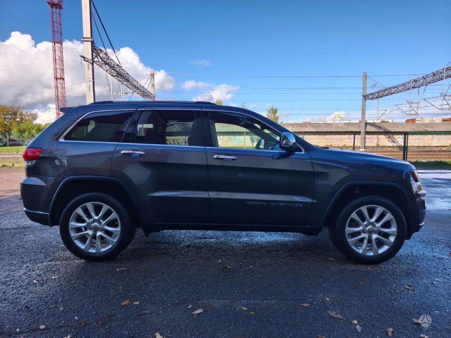 Grey Jeep Grand Cherokee 2017 in Siauliai, with an engine capacity of 3.60 L and mileage of 170 thousand km for 15400 €, photo 8 on AUTOMOTO.COM.LV