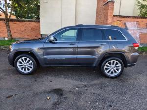 Grey Jeep Grand Cherokee 2017 in Siauliai, with an engine capacity of 3.60 L and mileage of 170 thousand km for 15400 €, photo 9 on AUTOMOTO.COM.LV