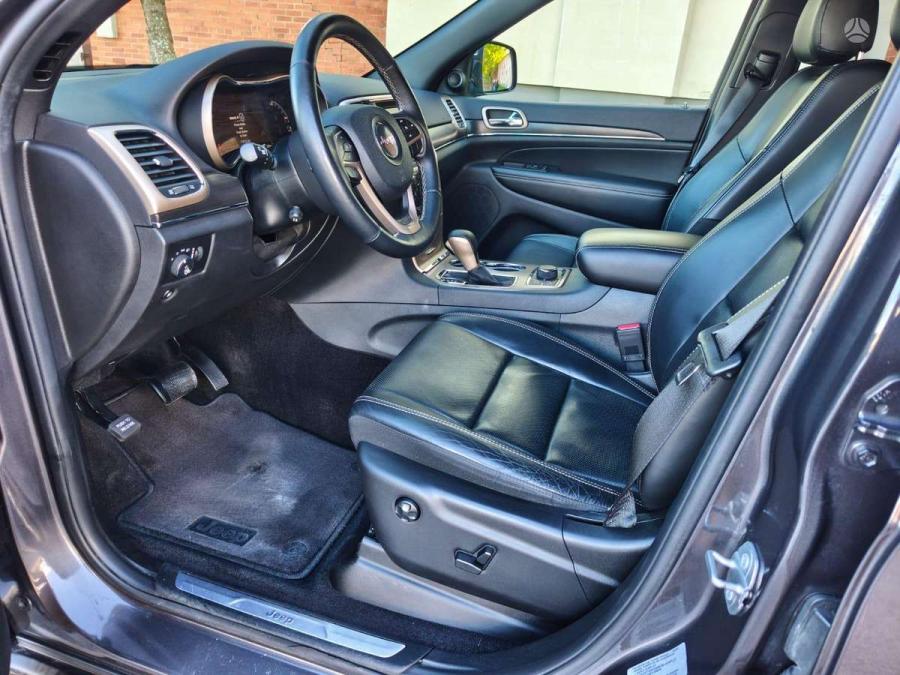 Grey Jeep Grand Cherokee 2017 in Siauliai, with an engine capacity of 3.60 L and mileage of 170 thousand km for 15400 €, photo 10 on AUTOMOTO.COM.LV