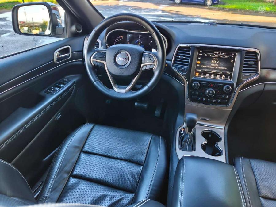 Grey Jeep Grand Cherokee 2017 in Siauliai, with an engine capacity of 3.60 L and mileage of 170 thousand km for 15400 €, photo 11 on AUTOMOTO.COM.LV