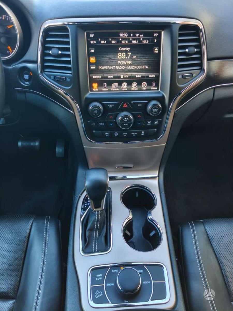 Grey Jeep Grand Cherokee 2017 in Siauliai, with an engine capacity of 3.60 L and mileage of 170 thousand km for 15400 €, photo 13 on AUTOMOTO.COM.LV