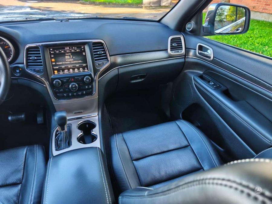 Grey Jeep Grand Cherokee 2017 in Siauliai, with an engine capacity of 3.60 L and mileage of 170 thousand km for 15400 €, photo 14 on AUTOMOTO.COM.LV