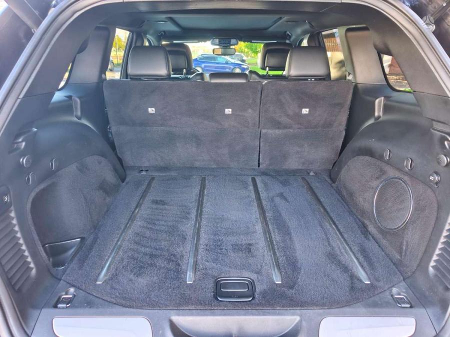 Grey Jeep Grand Cherokee 2017 in Siauliai, with an engine capacity of 3.60 L and mileage of 170 thousand km for 15400 €, photo 17 on AUTOMOTO.COM.LV