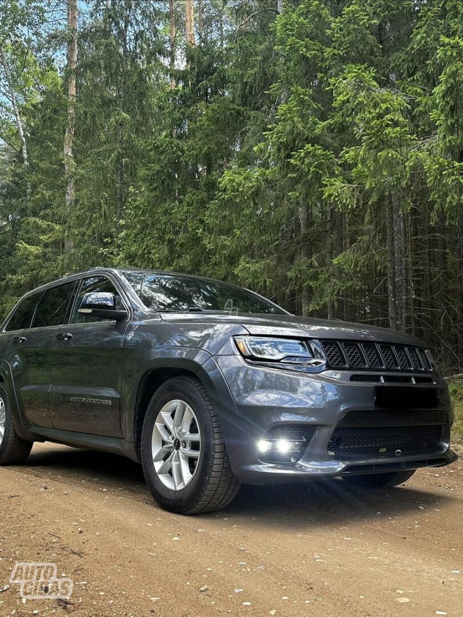 Grey Jeep Grand Cherokee 2017 in Kaunas, with an engine capacity of 5.70 L and mileage of 199 thousand km for 18000 €, photo 3 on AUTOMOTO.COM.LV