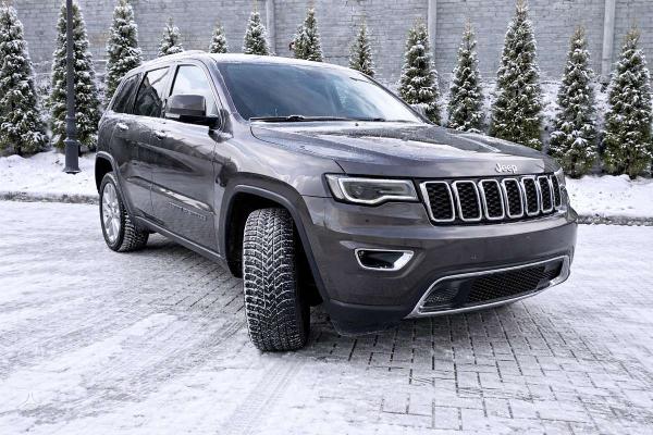 Pelēks Jeep Grand Cherokee 2018 Šauļi, ar dzinēja tilpumu 2.99 L un nobraukumu 166 tūkst. km par 17300 €, foto 1 vietnē AUTOMOTO.COM.LV