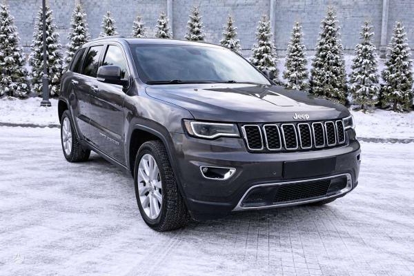 Pelēks Jeep Grand Cherokee 2018 Šauļi, ar dzinēja tilpumu 2.99 L un nobraukumu 166 tūkst. km par 17300 €, foto 2 vietnē AUTOMOTO.COM.LV