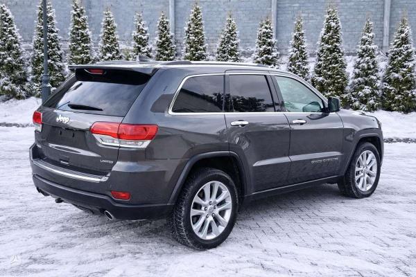 Pelēks Jeep Grand Cherokee 2018 Šauļi, ar dzinēja tilpumu 2.99 L un nobraukumu 166 tūkst. km par 17300 €, foto 8 vietnē AUTOMOTO.COM.LV