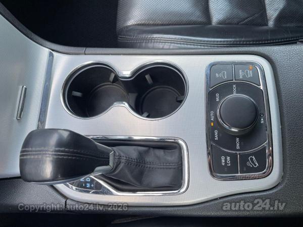 Grey Jeep Grand Cherokee 2018 in Tartu, with an engine capacity of 3.00 L and mileage of 274 thousand km for 19500 €, photo 11 on AUTOMOTO.COM.LV