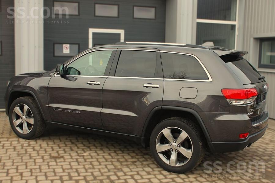 Pelēks Jeep Grand Cherokee 2018 Rīga, ar dzinēja tilpumu 3.00 L un nobraukumu 0 tūkst. km par 18890 €, foto 2 vietnē AUTOMOTO.COM.LV