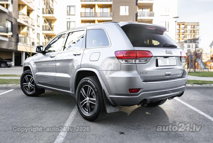 Pelēks Jeep Grand Cherokee 2018 Tallina, ar dzinēja tilpumu 3.00 L un nobraukumu 105 tūkst. km par 22990 €, foto 6 vietnē AUTOMOTO.COM.LV