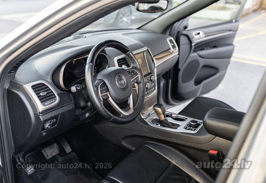 Pelēks Jeep Grand Cherokee 2018 Tallina, ar dzinēja tilpumu 3.00 L un nobraukumu 105 tūkst. km par 22990 €, foto 8 vietnē AUTOMOTO.COM.LV