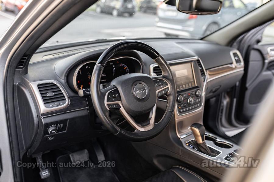 Pelēks Jeep Grand Cherokee 2018 Tallina, ar dzinēja tilpumu 3.00 L un nobraukumu 105 tūkst. km par 22990 €, foto 10 vietnē AUTOMOTO.COM.LV