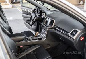 Pelēks Jeep Grand Cherokee 2018 Tallina, ar dzinēja tilpumu 3.00 L un nobraukumu 105 tūkst. km par 22990 €, foto 14 vietnē AUTOMOTO.COM.LV