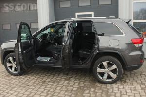 Grey Jeep Grand Cherokee 2018 in Riga, with an engine capacity of 3.00 L and mileage of 0 thousand km for 18990 €, photo 10 on AUTOMOTO.COM.LV