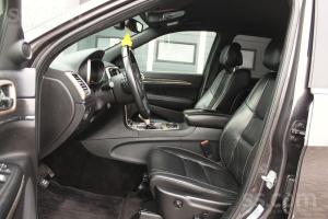 Grey Jeep Grand Cherokee 2018 in Riga, with an engine capacity of 3.00 L and mileage of 0 thousand km for 18990 €, photo 17 on AUTOMOTO.COM.LV