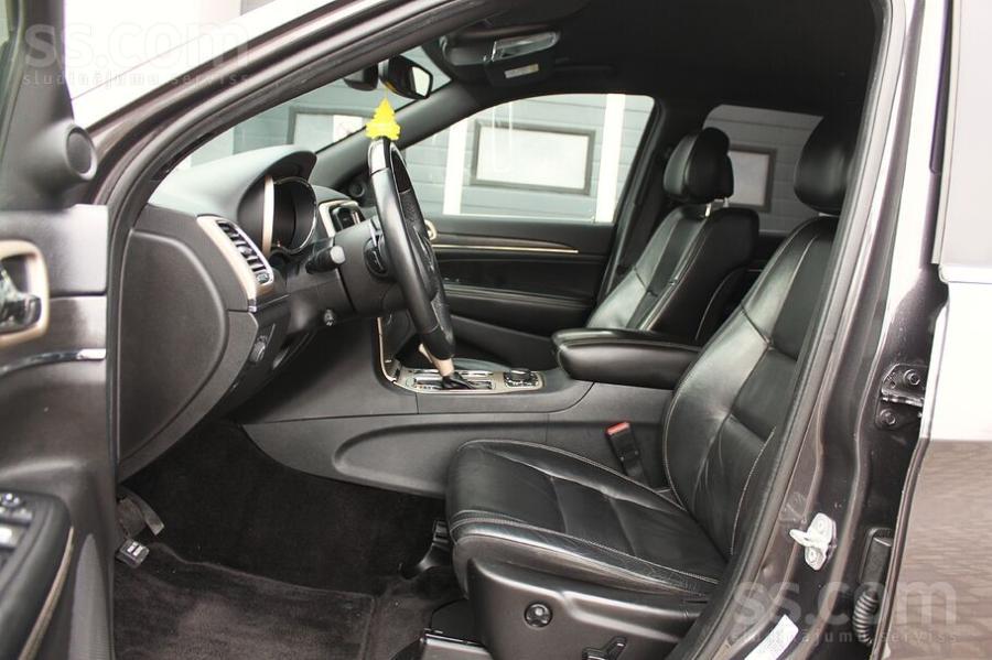 Grey Jeep Grand Cherokee 2018 in Riga, with an engine capacity of 3.00 L and mileage of 0 thousand km for 18990 €, photo 17 on AUTOMOTO.COM.LV