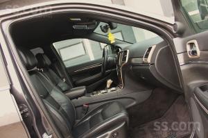 Grey Jeep Grand Cherokee 2018 in Riga, with an engine capacity of 3.00 L and mileage of 0 thousand km for 18990 €, photo 24 on AUTOMOTO.COM.LV