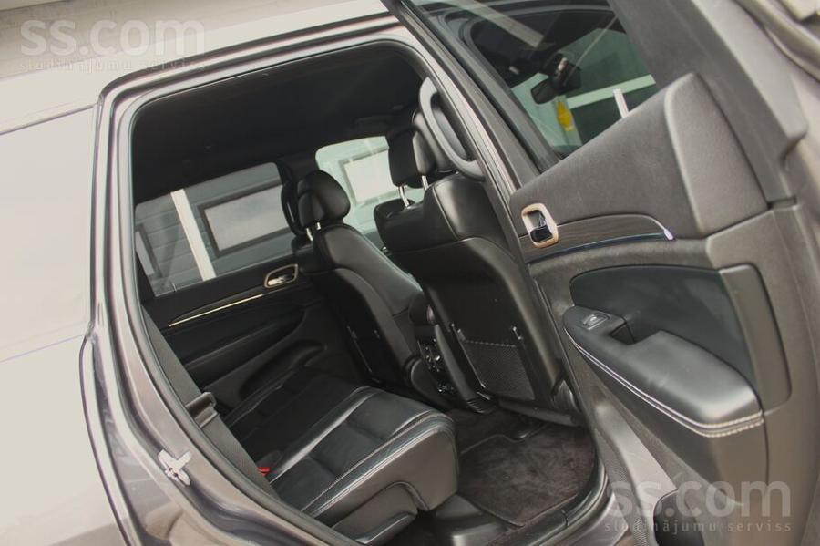 Grey Jeep Grand Cherokee 2018 in Riga, with an engine capacity of 3.00 L and mileage of 0 thousand km for 18990 €, photo 27 on AUTOMOTO.COM.LV