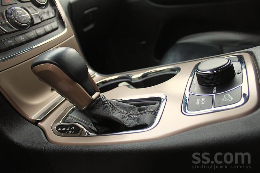 Grey Jeep Grand Cherokee 2018 in Riga, with an engine capacity of 3.00 L and mileage of 0 thousand km for 18990 €, photo 31 on AUTOMOTO.COM.LV