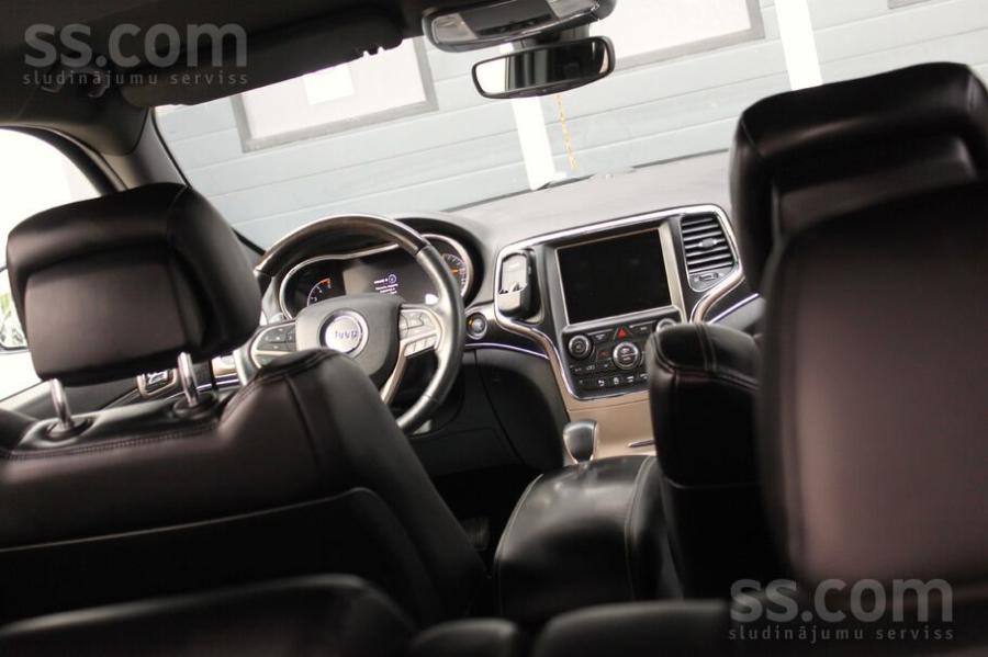 Grey Jeep Grand Cherokee 2018 in Riga, with an engine capacity of 3.00 L and mileage of 0 thousand km for 18990 €, photo 32 on AUTOMOTO.COM.LV