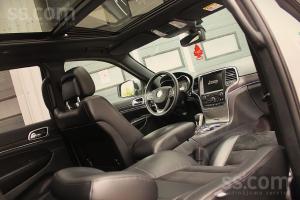 Pelēks Jeep Grand Cherokee 2018 Rīga, ar dzinēja tilpumu 3.00 L un nobraukumu 0 tūkst. km par 22350 €, foto 23 vietnē AUTOMOTO.COM.LV