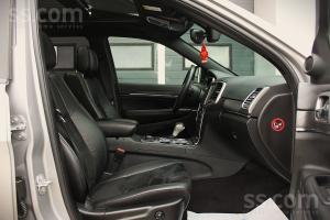 Pelēks Jeep Grand Cherokee 2018 Rīga, ar dzinēja tilpumu 3.00 L un nobraukumu 0 tūkst. km par 22350 €, foto 25 vietnē AUTOMOTO.COM.LV
