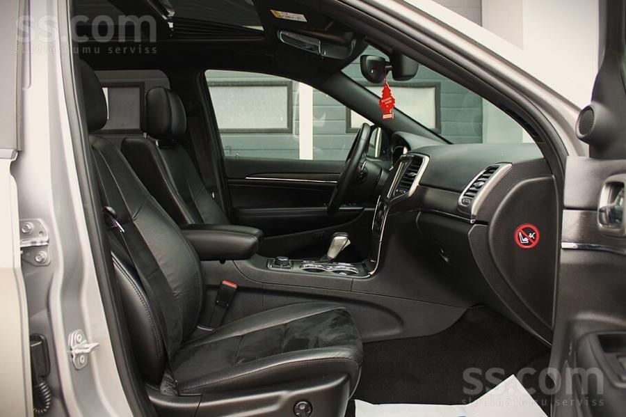 Pelēks Jeep Grand Cherokee 2018 Rīga, ar dzinēja tilpumu 3.00 L un nobraukumu 0 tūkst. km par 22350 €, foto 25 vietnē AUTOMOTO.COM.LV