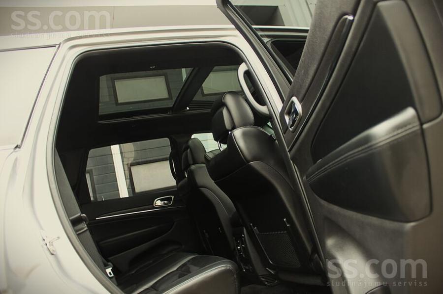 Pelēks Jeep Grand Cherokee 2018 Rīga, ar dzinēja tilpumu 3.00 L un nobraukumu 0 tūkst. km par 22350 €, foto 28 vietnē AUTOMOTO.COM.LV