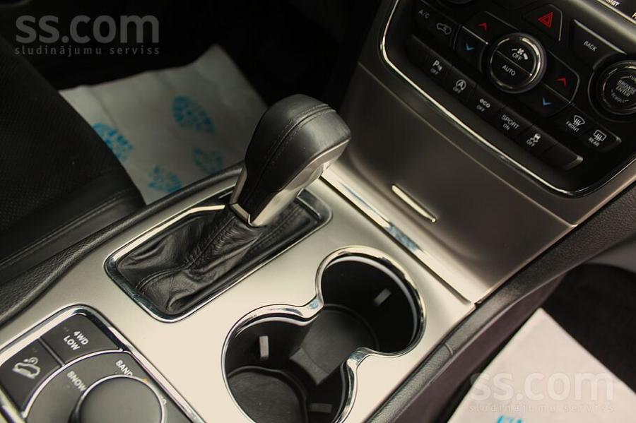 Pelēks Jeep Grand Cherokee 2018 Rīga, ar dzinēja tilpumu 3.00 L un nobraukumu 0 tūkst. km par 22350 €, foto 29 vietnē AUTOMOTO.COM.LV