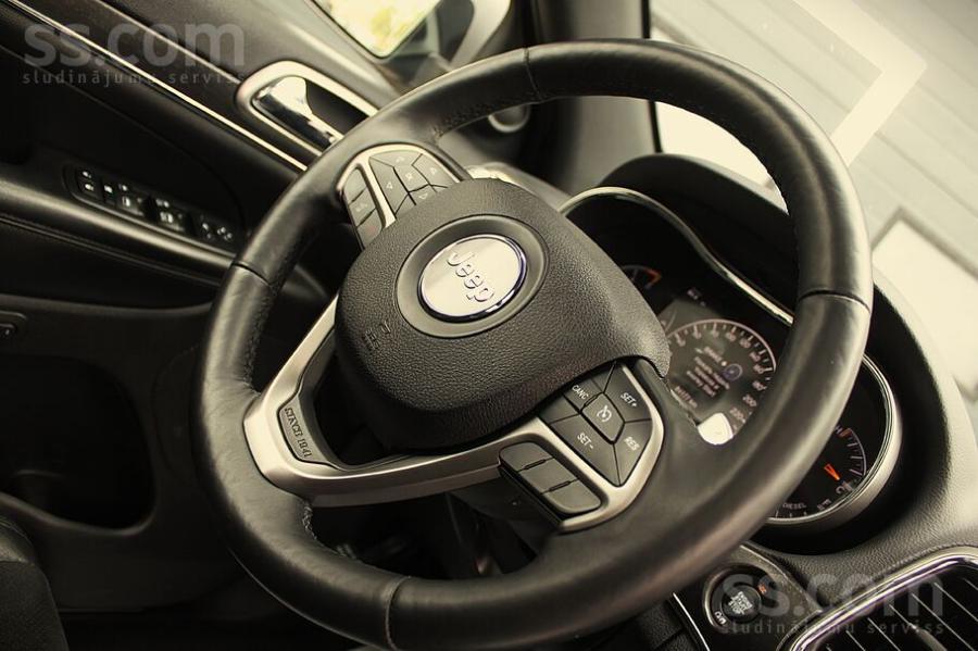 Pelēks Jeep Grand Cherokee 2018 Rīga, ar dzinēja tilpumu 3.00 L un nobraukumu 0 tūkst. km par 22350 €, foto 31 vietnē AUTOMOTO.COM.LV