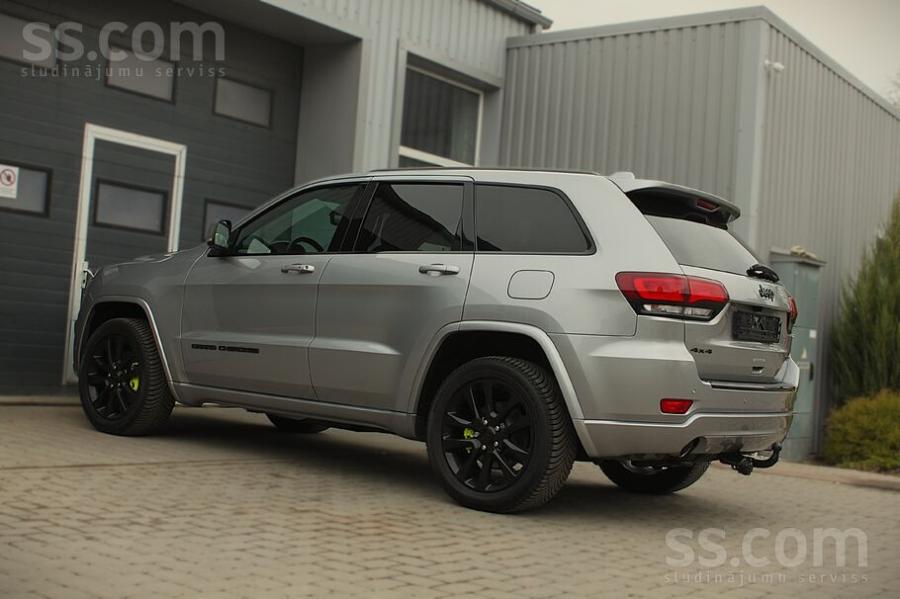 Grey Jeep Grand Cherokee 2018 in Riga, with an engine capacity of 3.00 L and mileage of 0 thousand km for 22350 €, photo 5 on AUTOMOTO.COM.LV