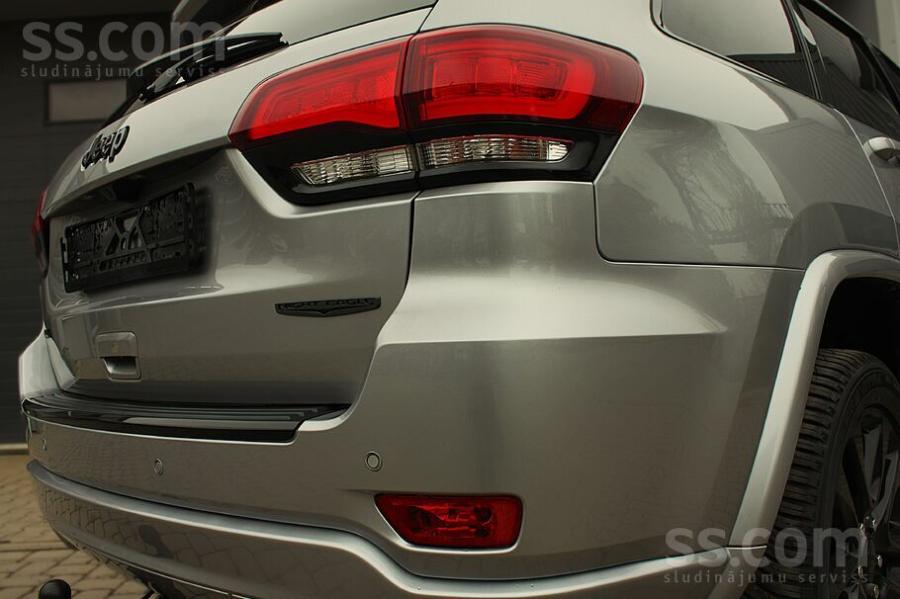 Grey Jeep Grand Cherokee 2018 in Riga, with an engine capacity of 3.00 L and mileage of 0 thousand km for 22350 €, photo 13 on AUTOMOTO.COM.LV