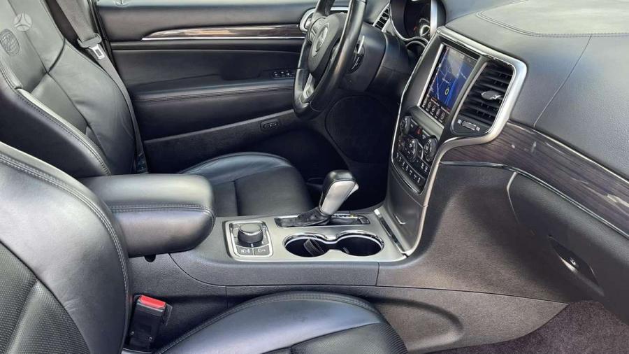 Pelēks Jeep Grand Cherokee 2018 Marijampole, ar dzinēja tilpumu 2.99 L un nobraukumu 118 tūkst. km par 18990 €, foto 18 vietnē AUTOMOTO.COM.LV