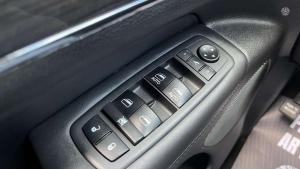 Pelēks Jeep Grand Cherokee 2018 Marijampole, ar dzinēja tilpumu 2.99 L un nobraukumu 118 tūkst. km par 18990 €, foto 20 vietnē AUTOMOTO.COM.LV