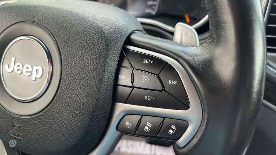 Pelēks Jeep Grand Cherokee 2018 Marijampole, ar dzinēja tilpumu 2.99 L un nobraukumu 118 tūkst. km par 18990 €, foto 22 vietnē AUTOMOTO.COM.LV